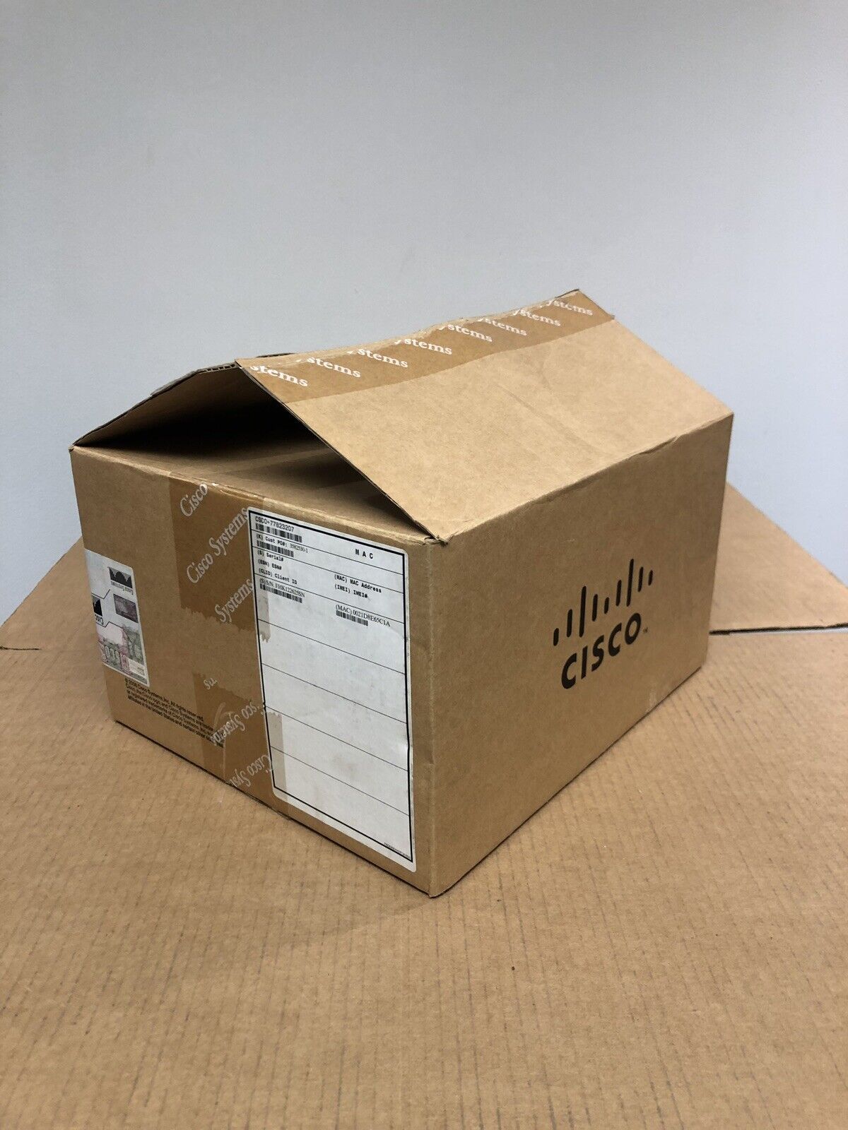 Cisco 877 CISCO877-SEC-K9 ADSL Integrated Services Router.